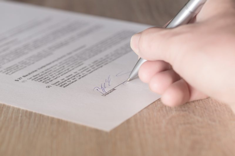 Five important clauses present in all commercial contracts - iPleaders